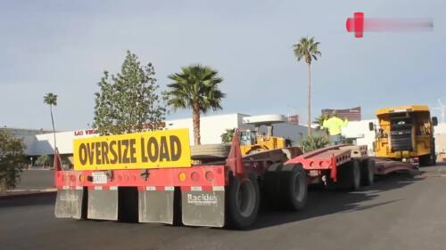 重型运输车运输卡特772G矿用卡车,这家伙真大