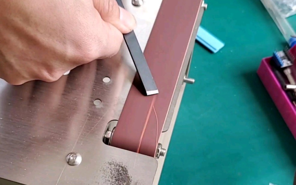 据说钨钢洛氏硬度HRC能达到80,下一次我是不是该考虑做一把钨钢刀...