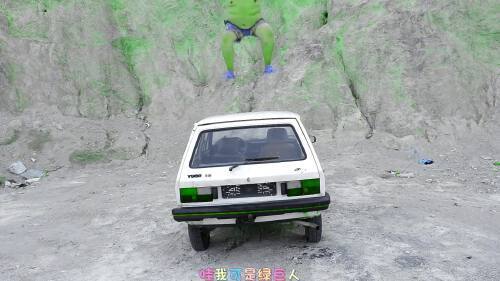 绿巨人不会开车,居然把车给拆了,就离谱