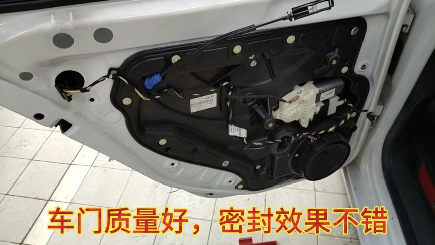 大众高尔夫车门内部这样的构造,确实很良心,隔音,防尘效果好