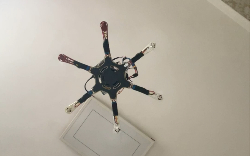 在四米的客厅也能定点悬停稳过老狗 打卡