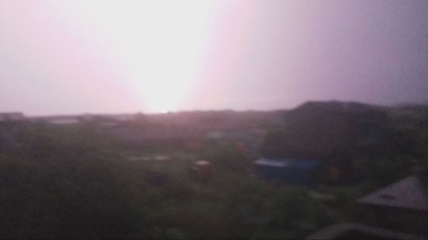 晚上下雨打雷有点恐怖啊!
