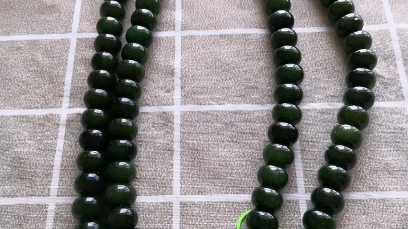 和田玉碧玉108粒佛珠念珠,算盘珠,尺寸9×12,总重224克,菠菜绿,俄碧...