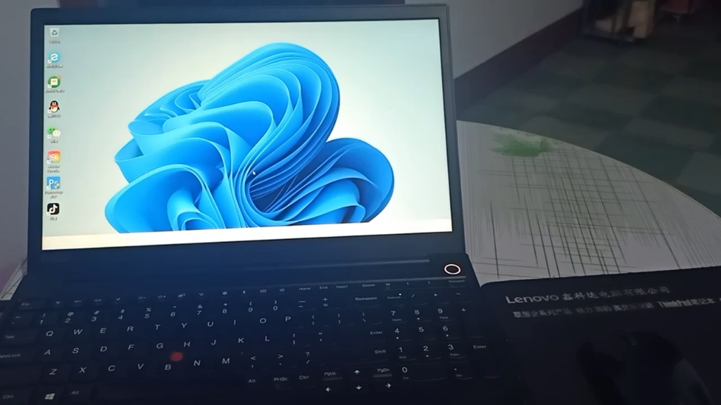 笔记本自动刷新白屏怎么解决