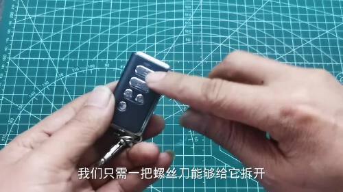 才发现,纽扣电池没电了,这样给它充电后,居然比新电池电量还大