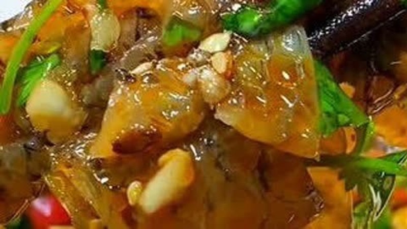 饭店里非常受欢迎的凉拌鱼皮,自己在家做超级简单,香辣脆爽下酒又下饭