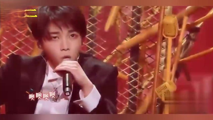 华晨宇霸气出场,演唱《我管你》,燃爆全场!跟着花花嗨起来!