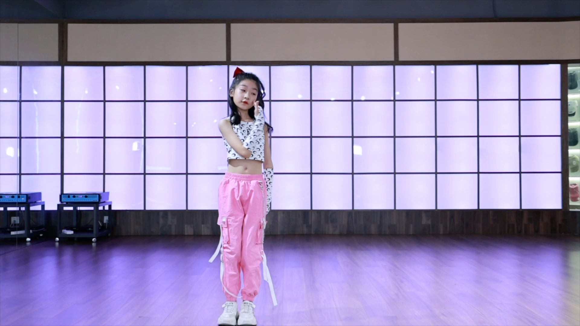 12岁小女孩翻跳《eleven》IVE 被这个小女孩的表情管理高级住了!