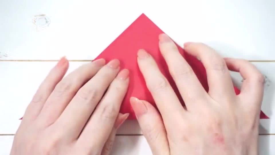 折纸小手工:用卡纸也.