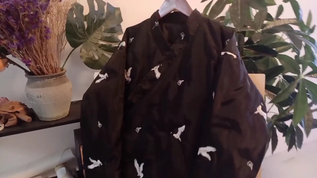 发现了一块很喜欢的羽绒服面料,就给自己设计了这款羽绒服,超级暖啊