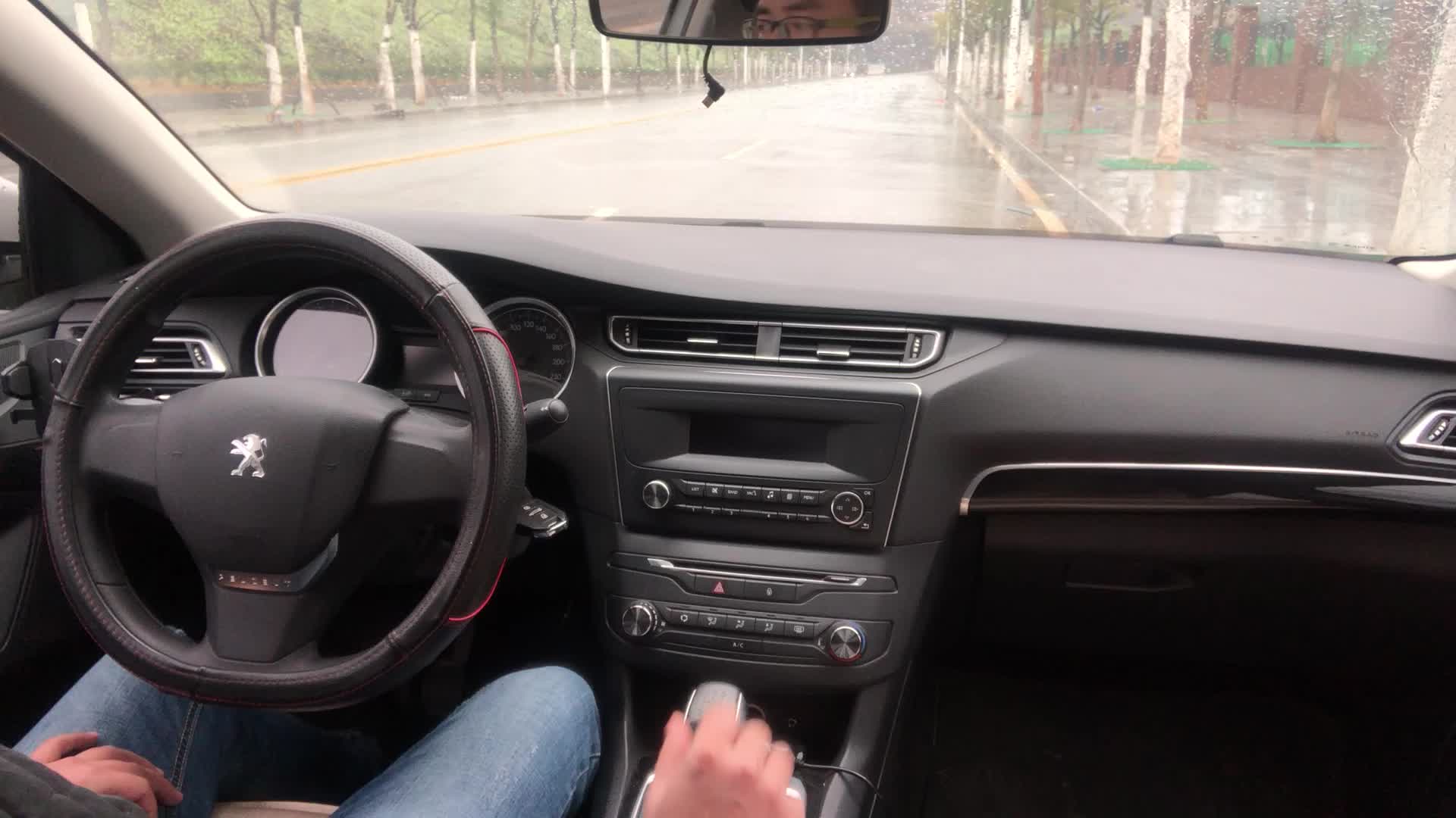 手动挡不踩离合器,如何开车启动,教练没说过的开车技巧