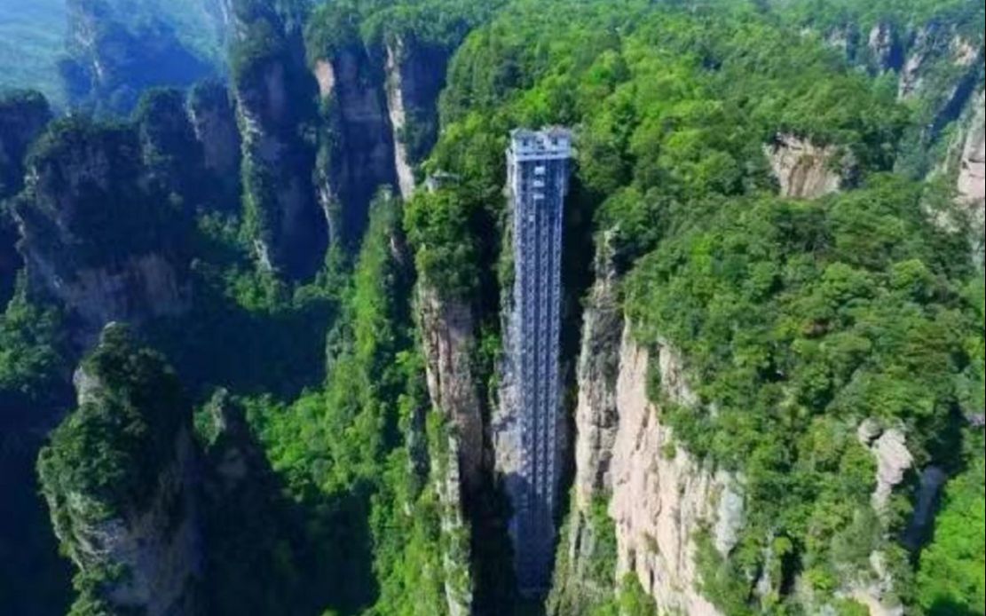 悬崖边上装电梯,335米高仅需95秒,中国百龙天梯令世界大开眼界