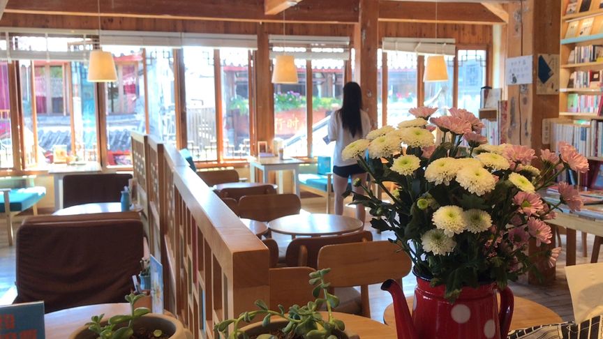 今天的丽江,终于遇见了朋友,她是我微信里加的第一个好友,时隔