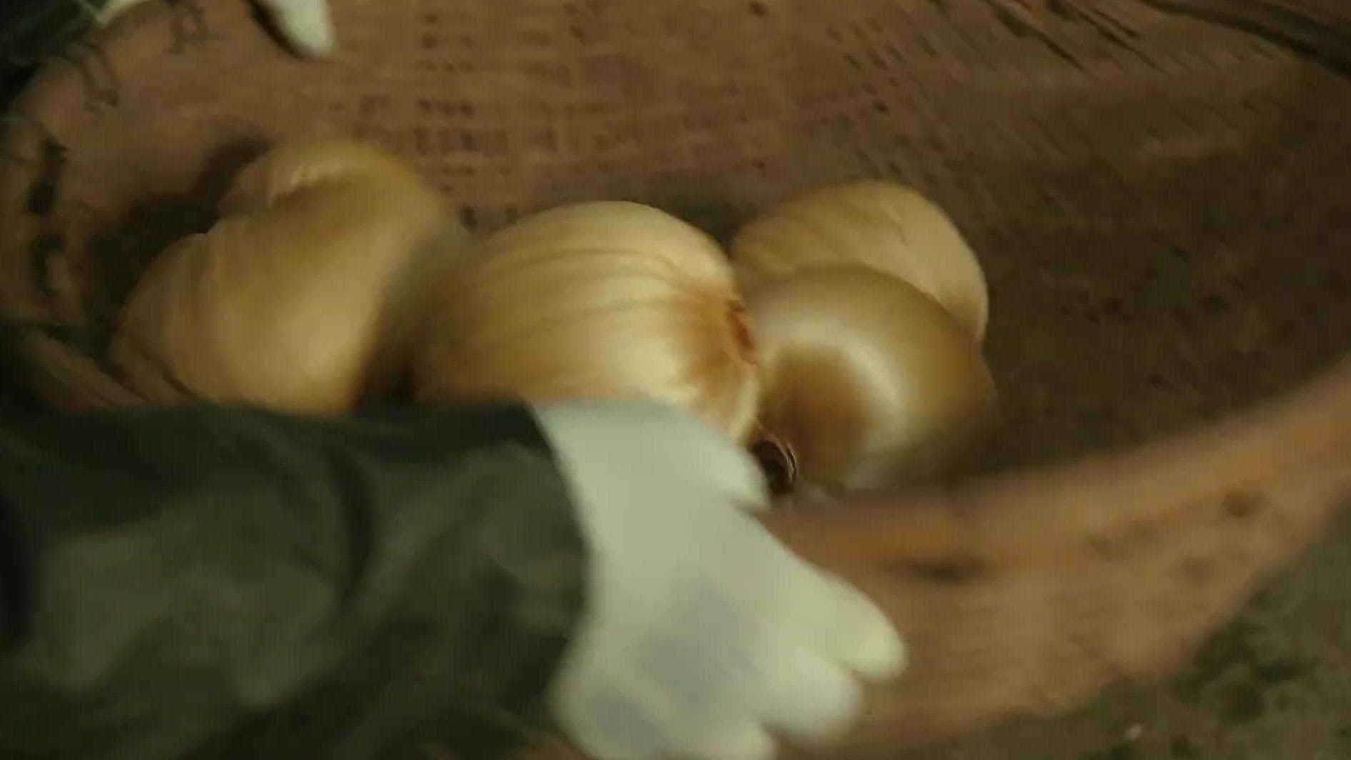这是一种即将消失的传统美食,现在只剩几个老人家在做了