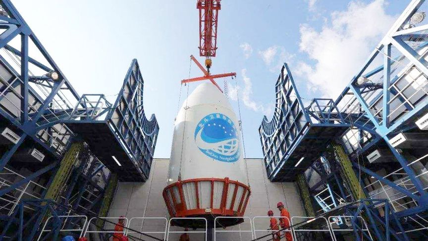 美国GPS在海湾战争震惊世界,中国下决心搞北斗卫星,赶超美国