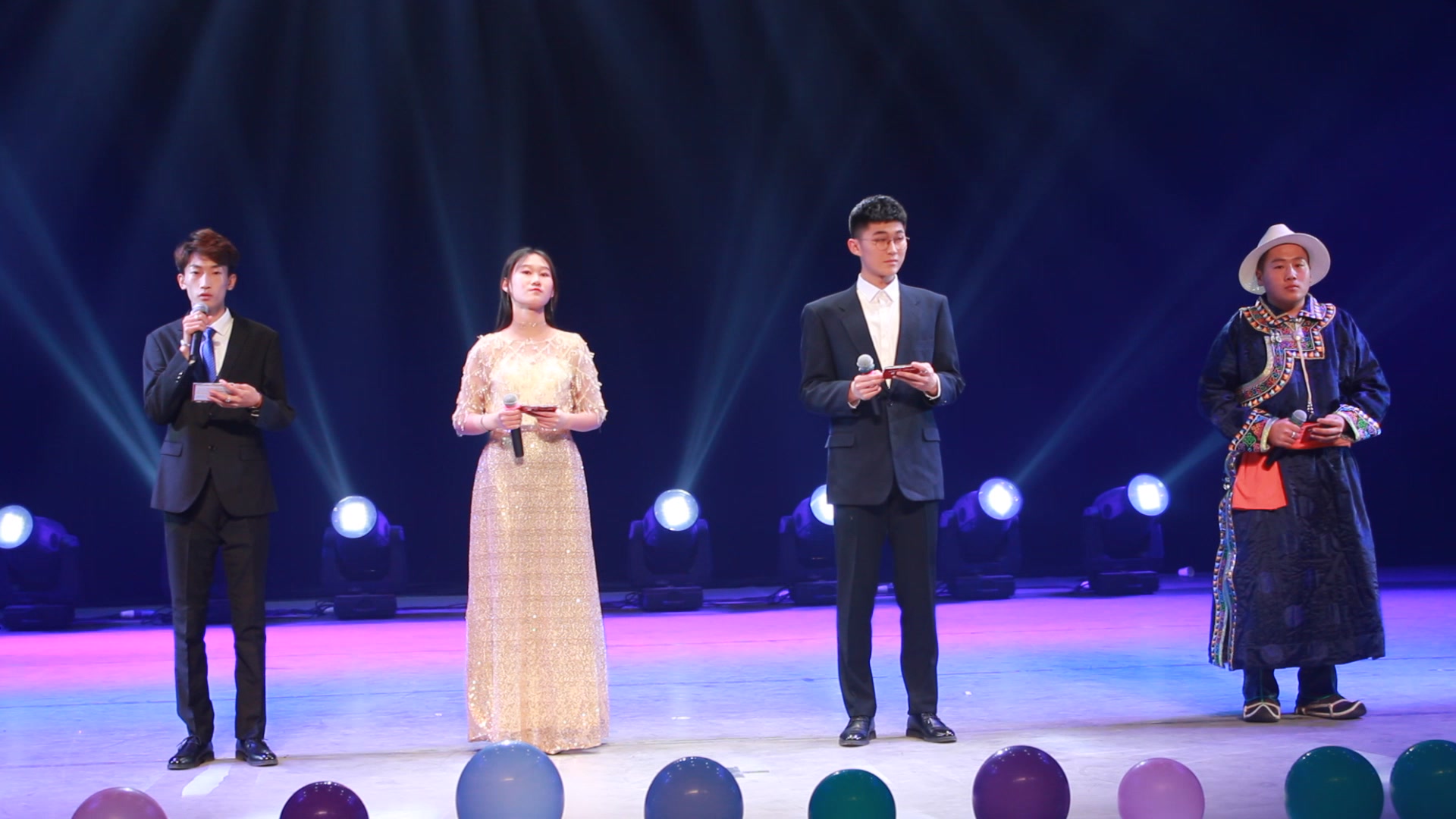 内蒙古艺术学院美术学院2019迎新晚会主持片段