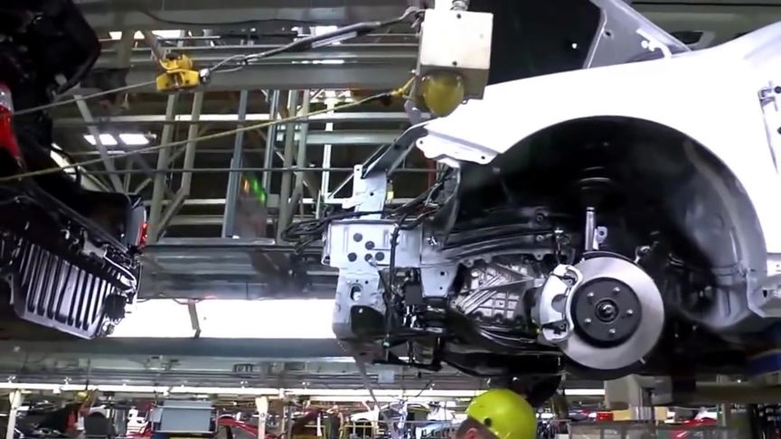 丰田汽车的自动化装配车间,一起来了解一下汽车的装配流程吧