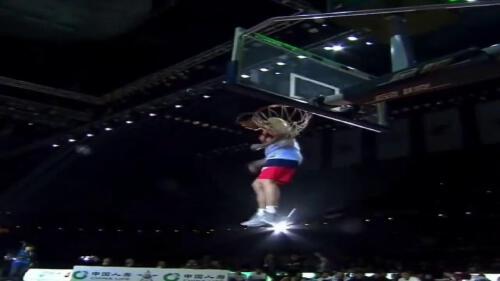 篮球世界:cba扣篮大赛也能看见挂臂扣篮,卡特怕了么?