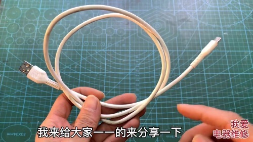 手机充电线坏了不要扔!把它剪开这样用,使用价值翻百倍