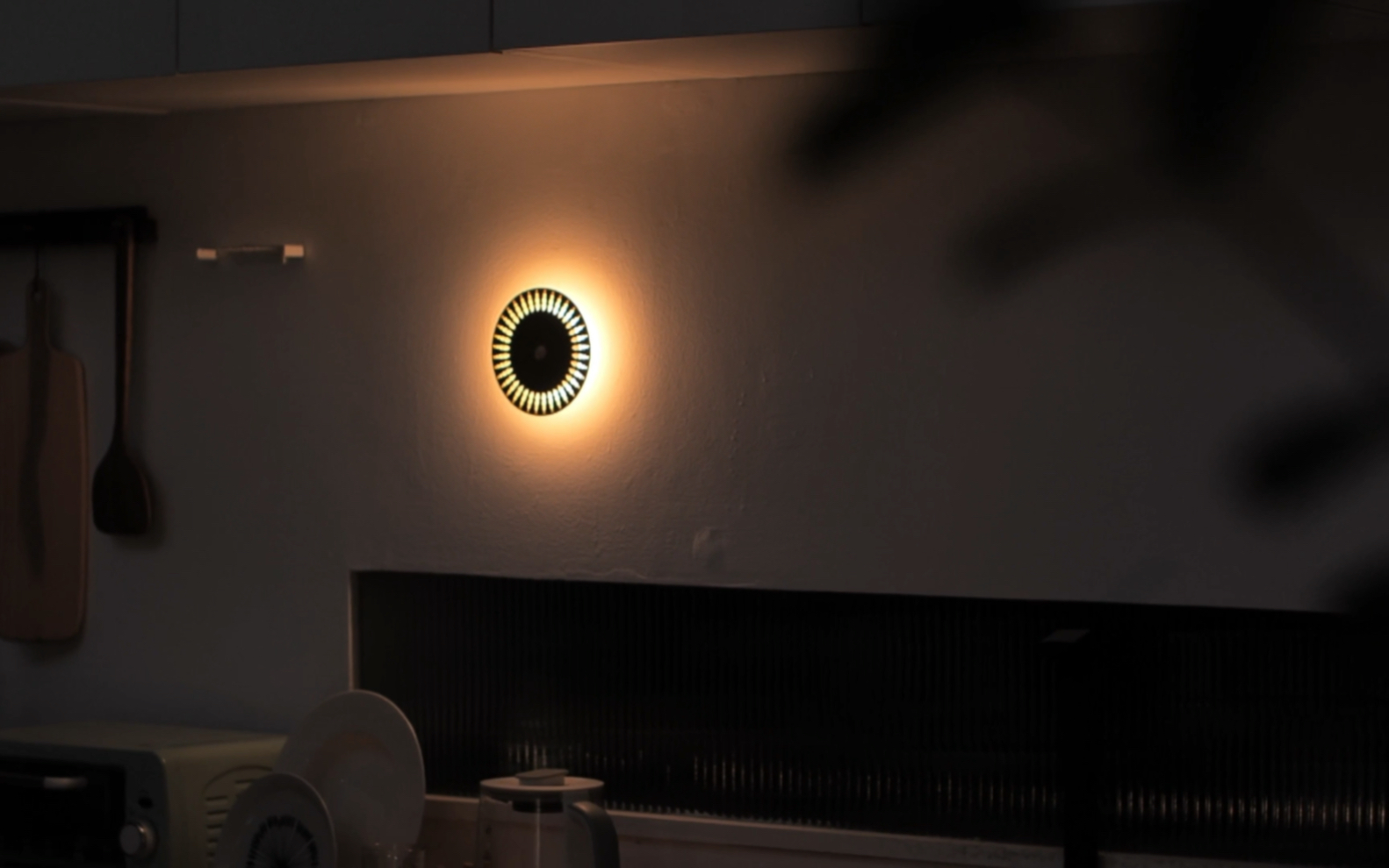 小质感满满的金属饰面感应灯|人来灯亮,人走灯灭