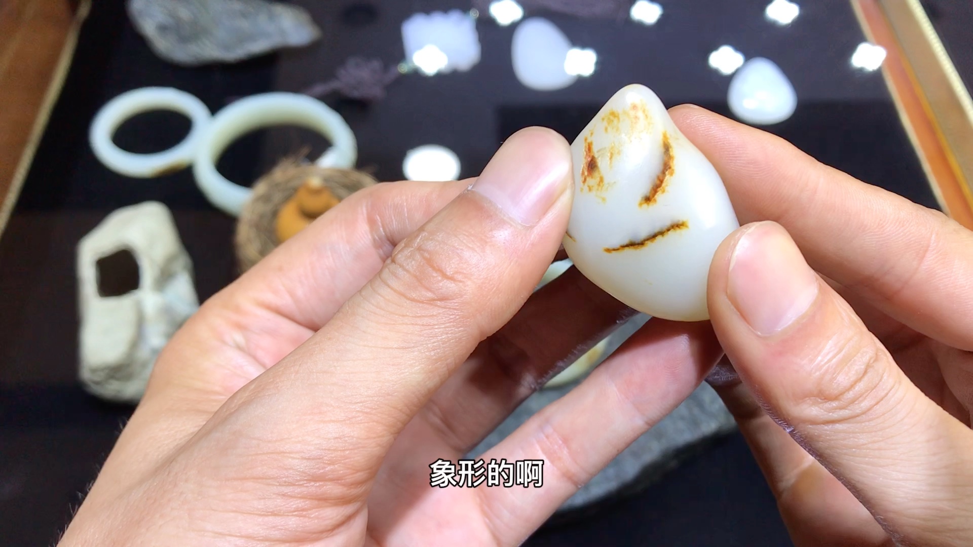 来看一下新疆和田玉籽料原石有什么用