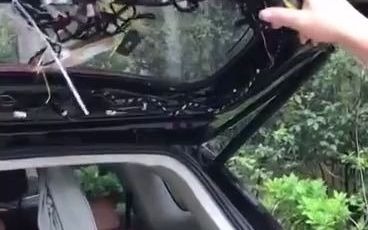电动尾门调整关门力度方法