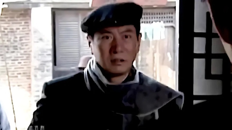 男人在特务眼皮底下使用算盘传递情报这招太牛了