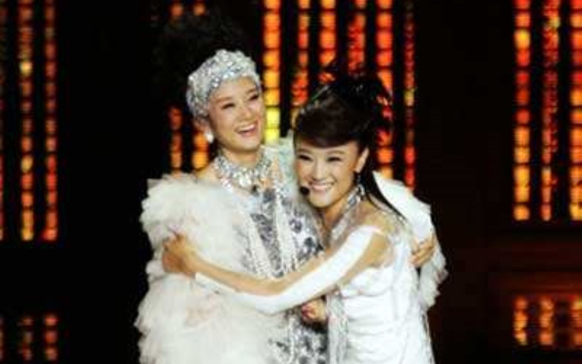 宋祖英2011深圳演唱会 与玖月奇迹合作《辣妹子》相关现场及采访