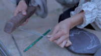 李子柒:雕刻成砚,纸墨笔砚都有了,还有李子柒做不出来的