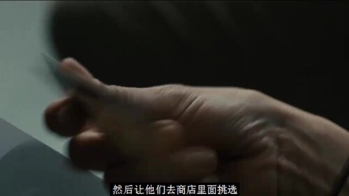 女人赚钱有方,每天用老板的信用卡疯狂购物,老板就会给她报酬!