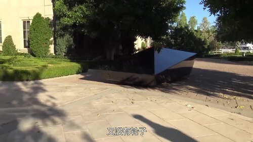 史上最奇葩的汽车,结构酷似"黑盒子",没有车门也看不到轮胎