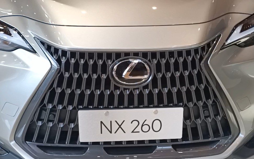 全新一代雷克萨斯NX260,从内到外都是更新换代,贴近目前主流配置...