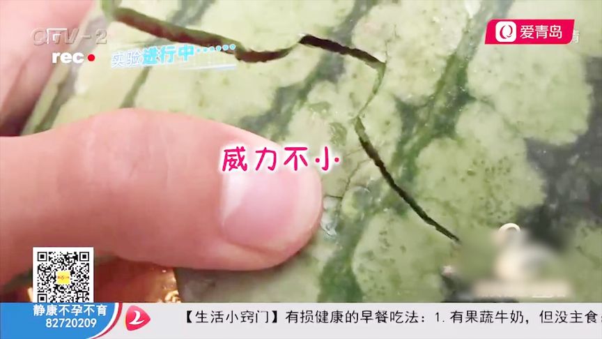 手持礼花筒使用不当竟致命!实验测试礼花筒威力,西瓜当场炸裂