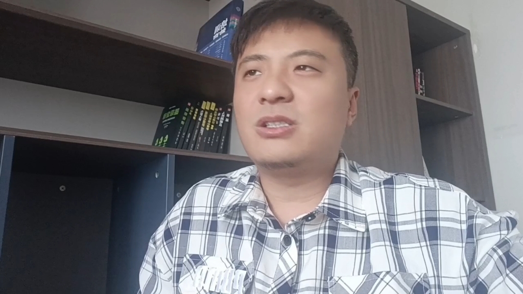 现在的大学生就业太难了 是因为他们没有校外实习机会