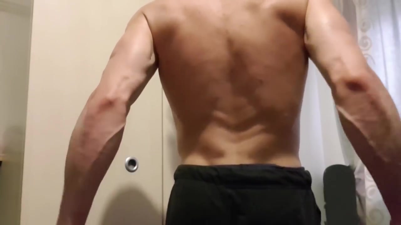 如何用臂力器锻炼上半身