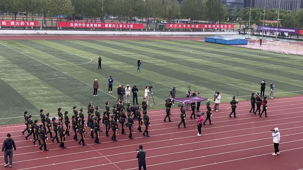北京建筑大学运动会国旗护卫队入场式