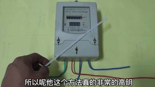 电表走的太快,高明的水电工,用一根扎带就能让电表慢一半,厉害