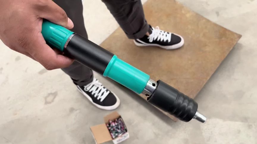 #射钉枪 #迷你射钉枪 炮钉器,射钉器实物测试打6个铁板,管卡