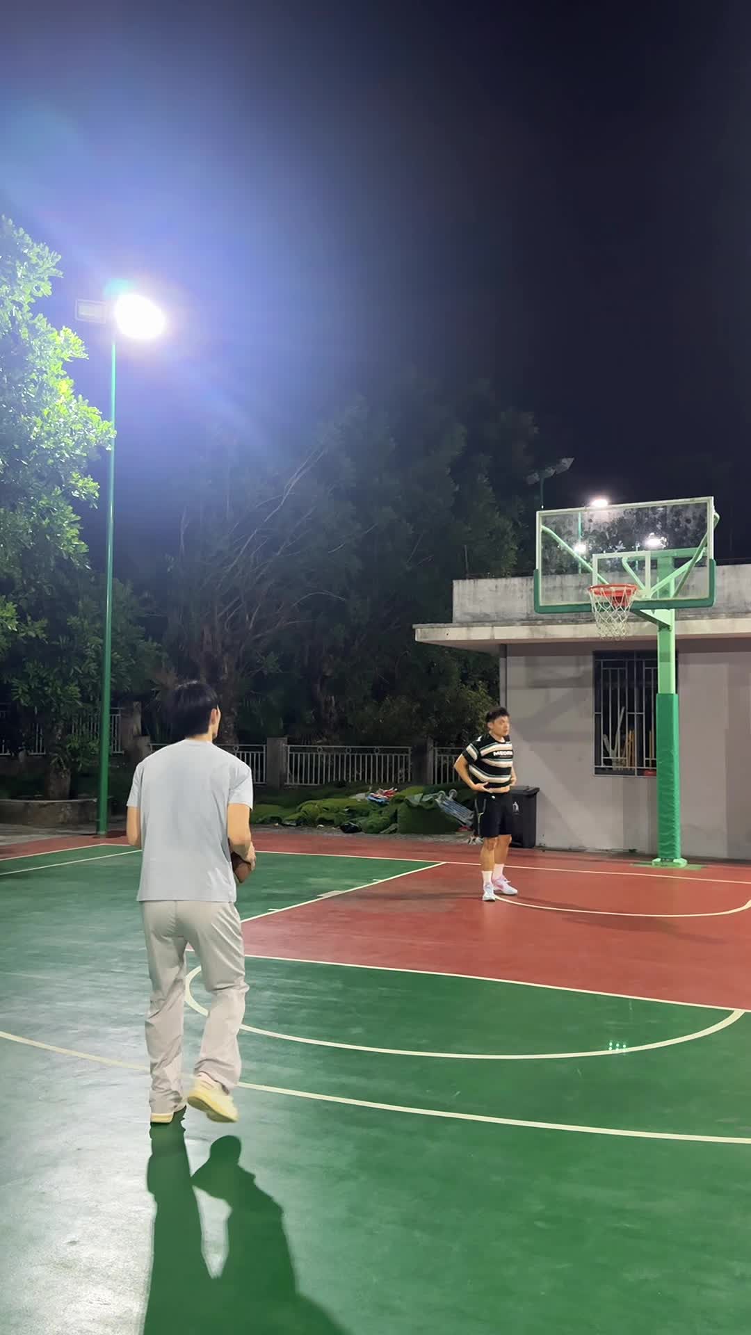 一晚上研究发力 越来越流畅 #投篮教学 #一段式投篮