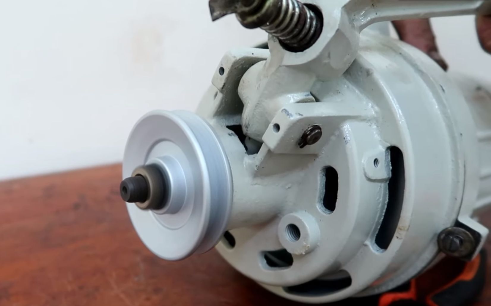 【旧物重生】这次是自带离合器的电动机~ 翻新后要用在哪里呢