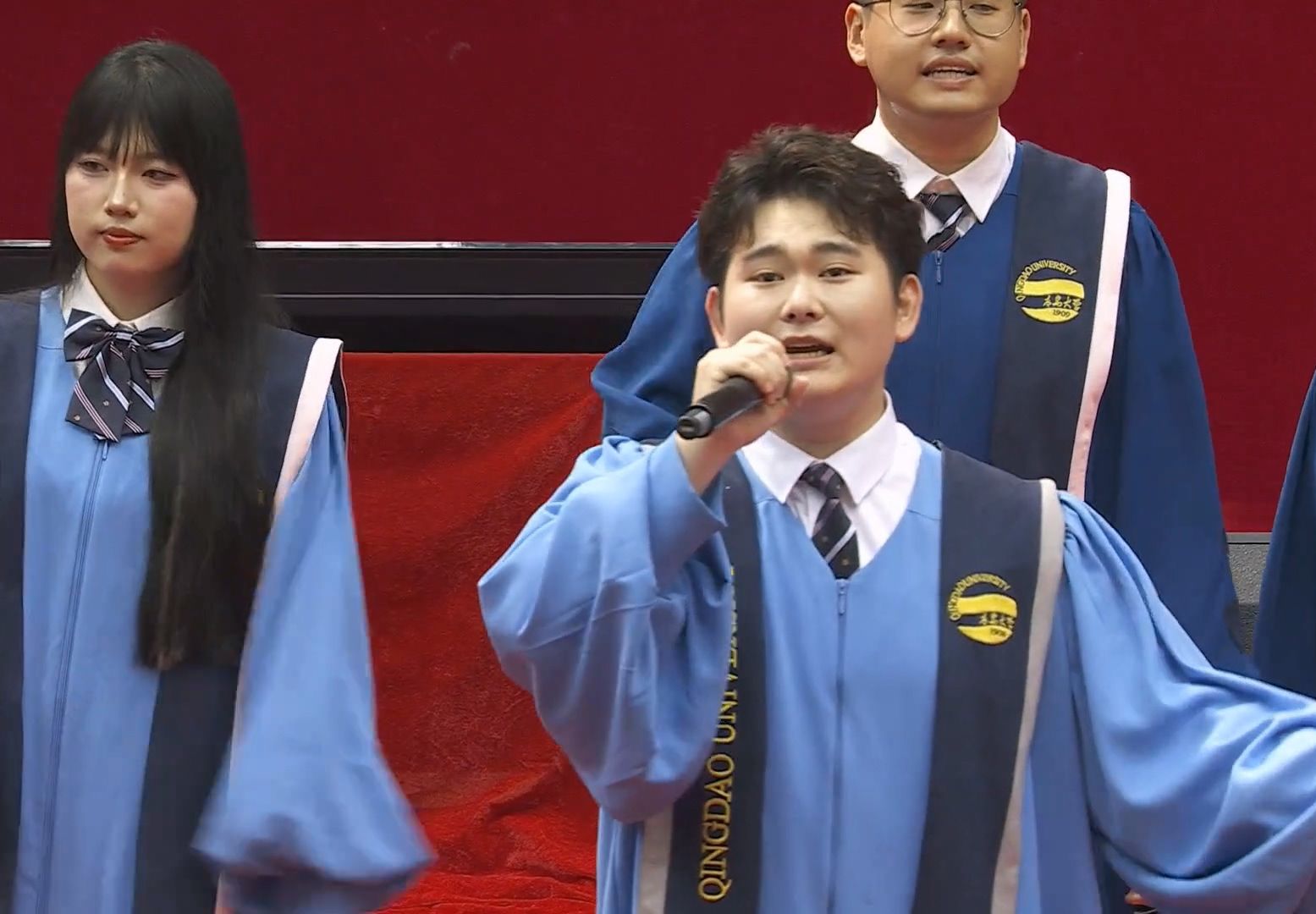 4K 青岛大学2024毕业典礼演唱歌曲《不再犹豫》