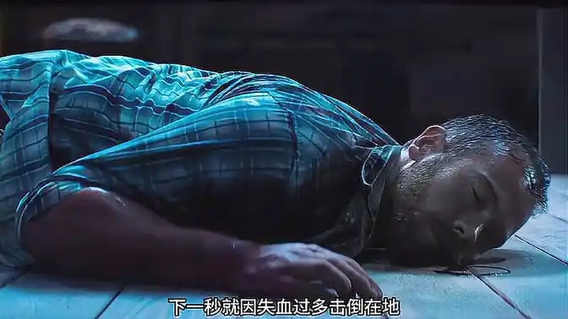男人的腿被屠夫一锤子敲断