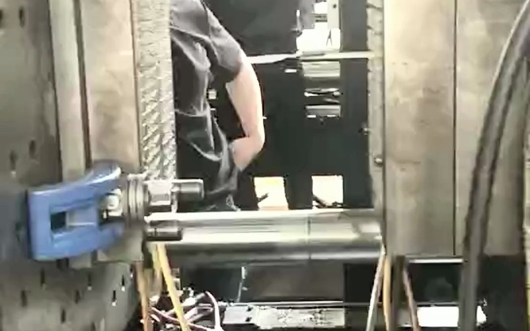 塑料衣服夹子模具试模
