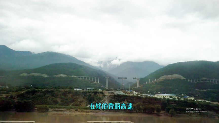 香格里拉回丽江路上,这条高速修通了就更快了