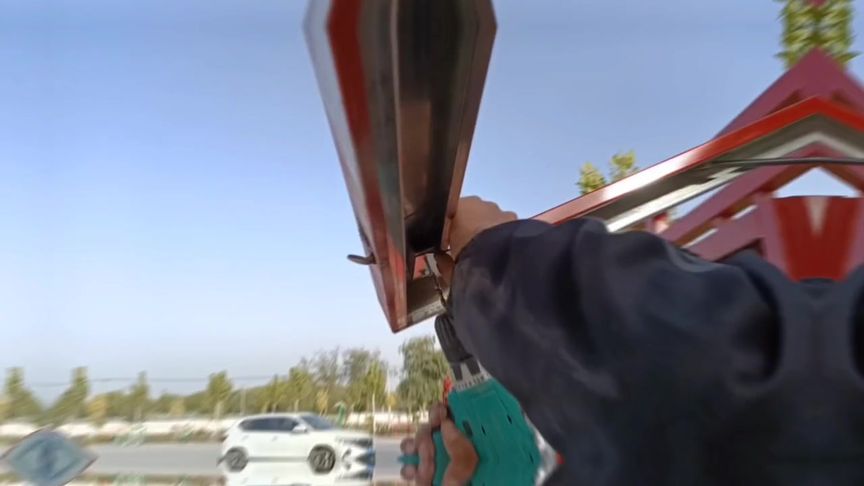 又来一波大型宣传栏安装中#标牌制作 #标识标牌厂家 #宣传栏厂家