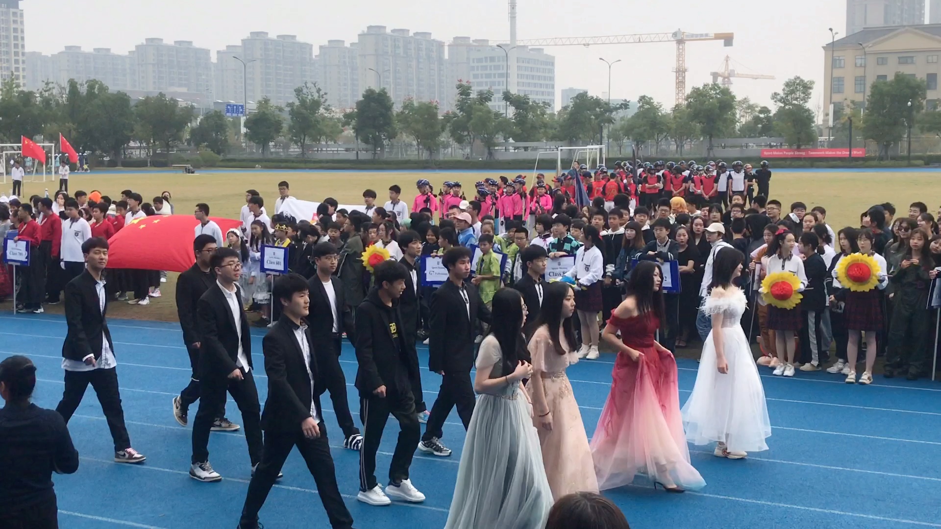 宁波市赫威斯肯特学校2020运动会开场视频1——虽迟但到的一个混剪