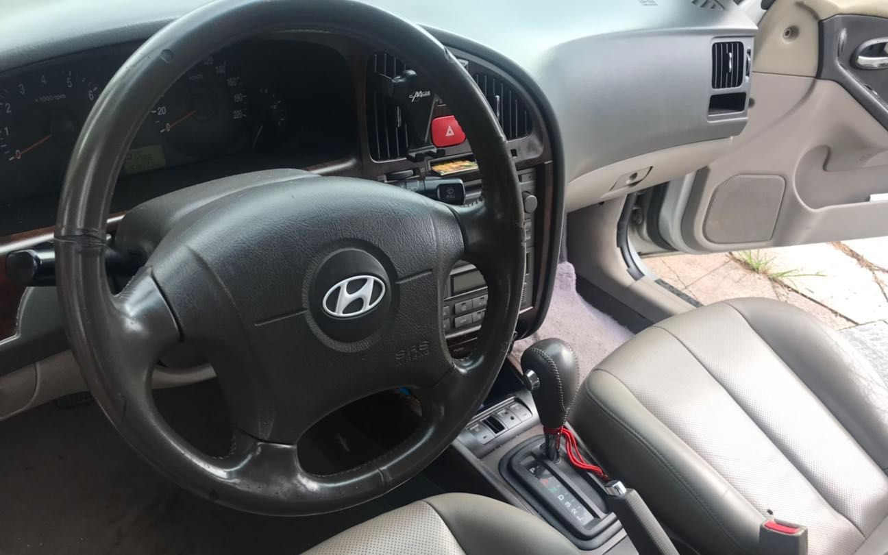 一万块钱买了台二手伊兰特,1.8自动挡,发动机很好还带座椅加热