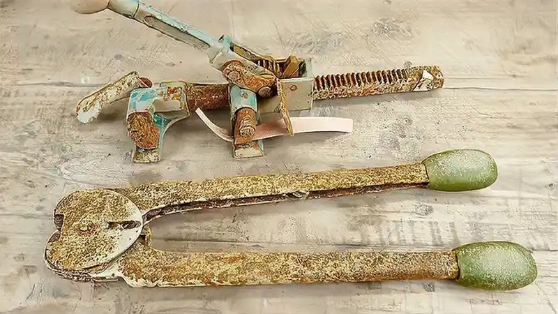 用过这个工具的都是老打工人了 破旧的手动打包机翻新修