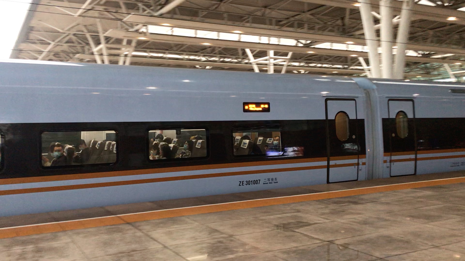 D3136(赣州-南京南)本务中国铁路上海局集团有限公司南京动车段南京...