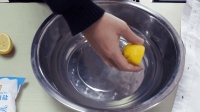 衣领净谁还掏钱买, 自己在家用柠檬就能调出一大瓶! 能用一辈子